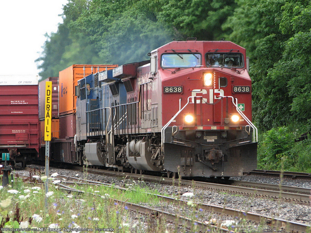CP 8638 west at Woodstock